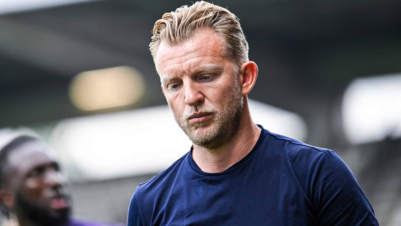 Kuijt verbijsterd over VAR na nieuw verlies in België: 'Dit is ...