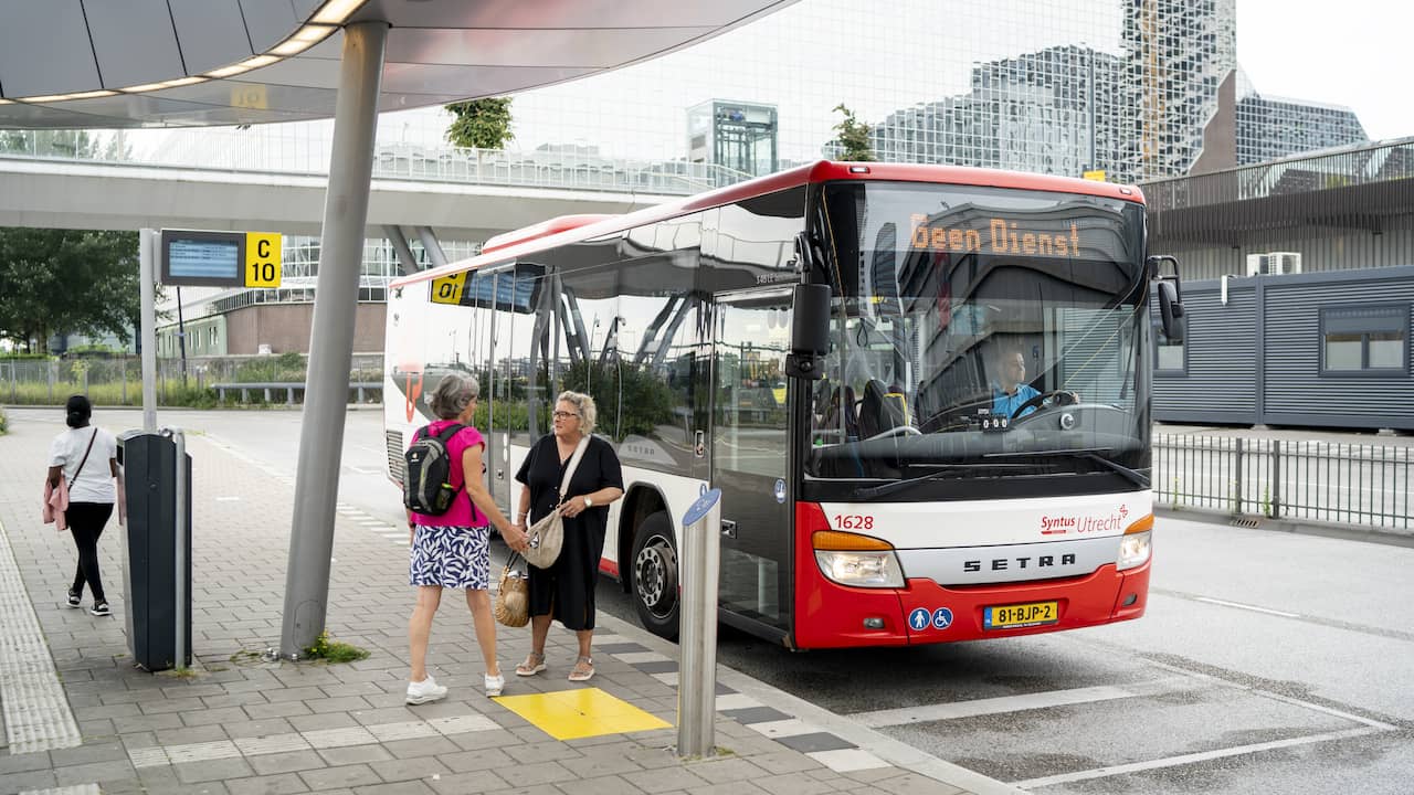 Meningen verdeeld over 'zwaar' werk ov-personeel: 'Zelf voor gekozen ...