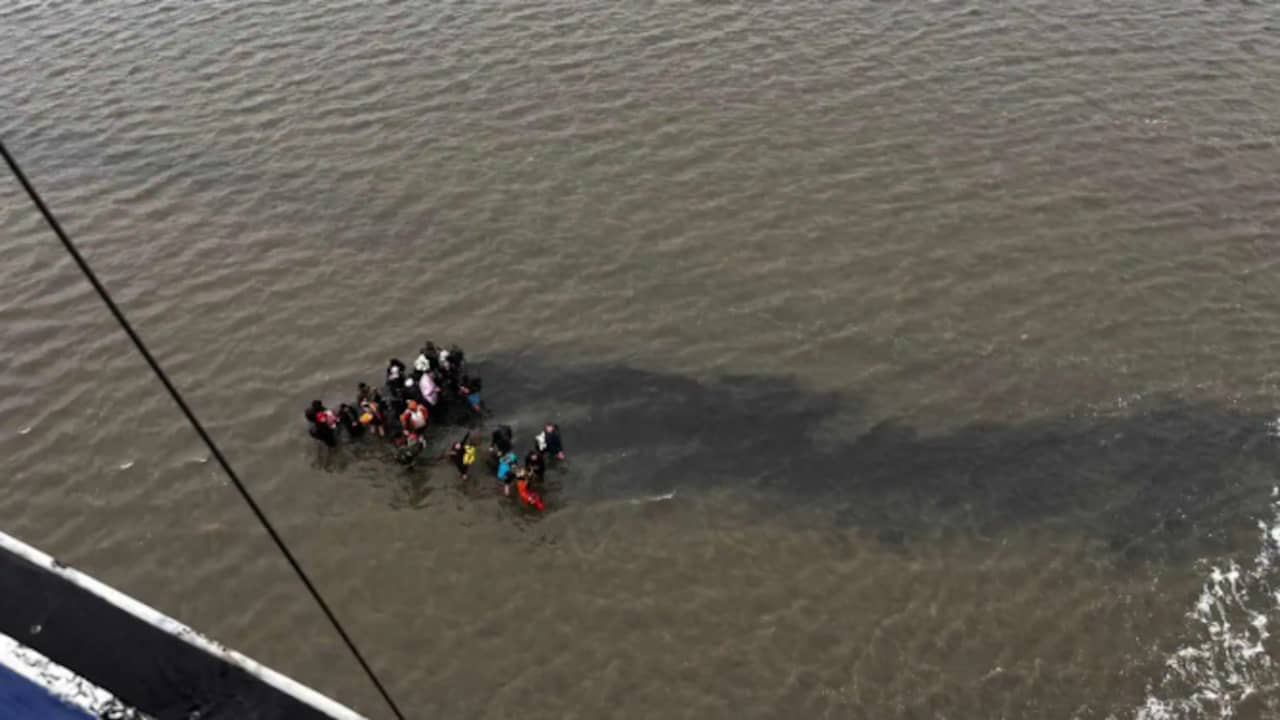 32 wadlopers bij Ameland van wad gered na onderkoelingsverschijnselen ...