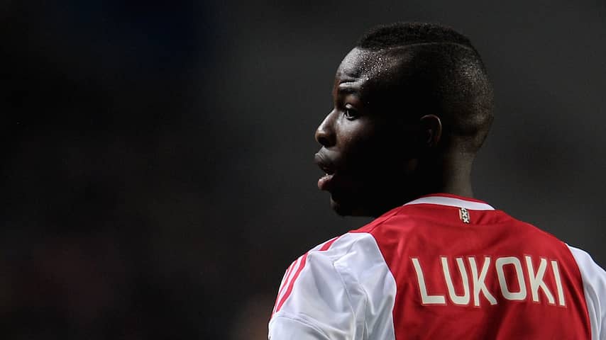 Minuut stilte en rouwbanden bij Ajax voor overleden Lukoki | Amsterdam ...
