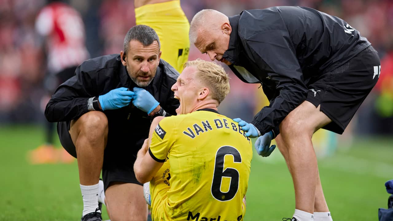 Donny van de Beek raakt bij basisrentree voor Girona wéér geblesseerd ...