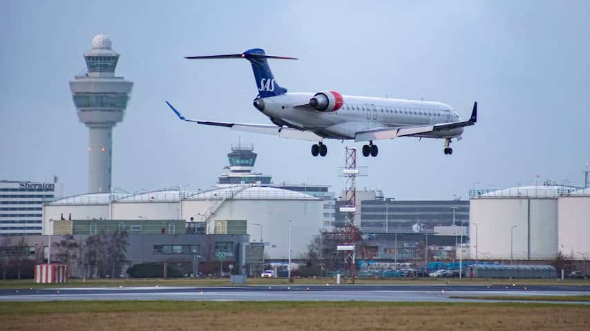 Schiphol hoeft komend jaar toch niet te krimpen na druk van VS en EU | Economie | NU.nl