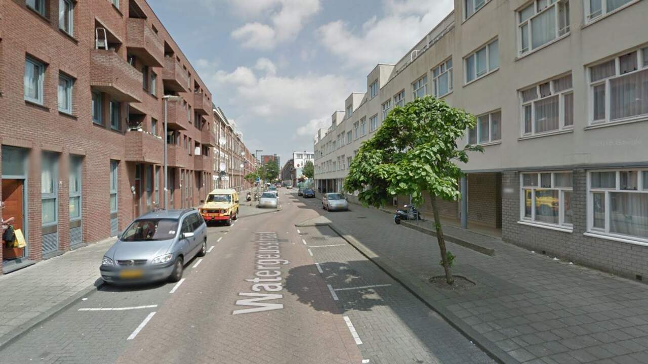 Dader vlucht na schietpartij op Watergeusstraat in Rotterdam-Delfshaven ...