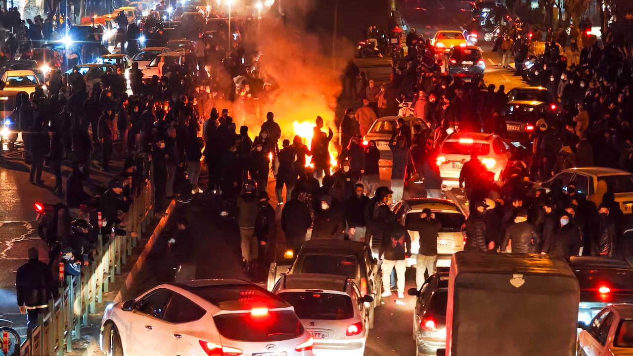 Zeker 4.500 doden gemeld bij protesten Iran, 9.000 zaken worden nog ...