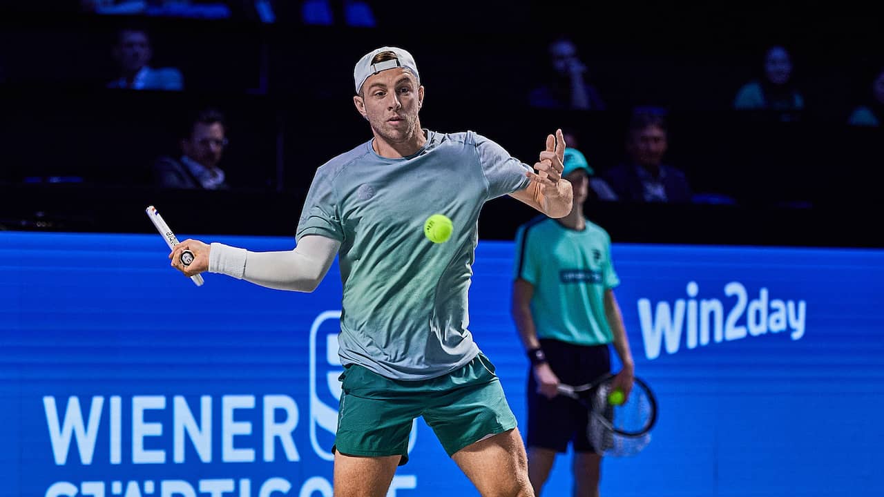 Griekspoor trekt zich vlak voor kwartfinale tegen Zverev terug in Wenen ...