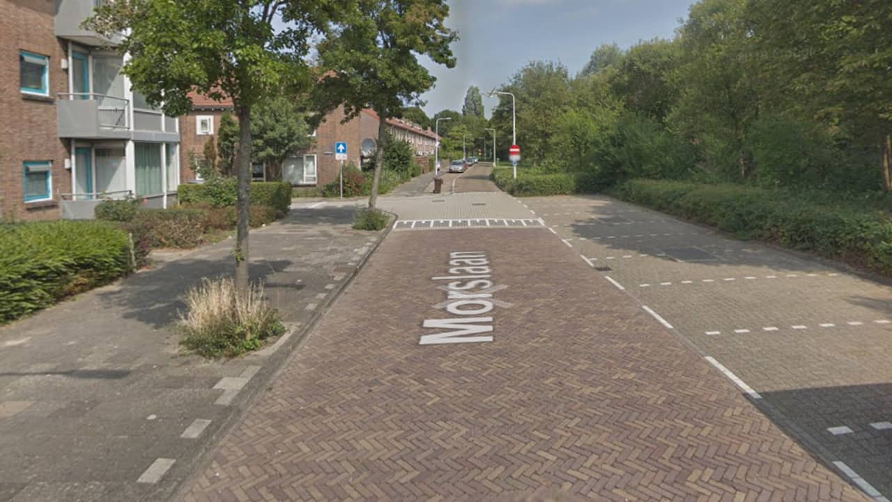 Twee tieners mishandelen en bedreigen vijftienjarige jongen op Morslaan ...