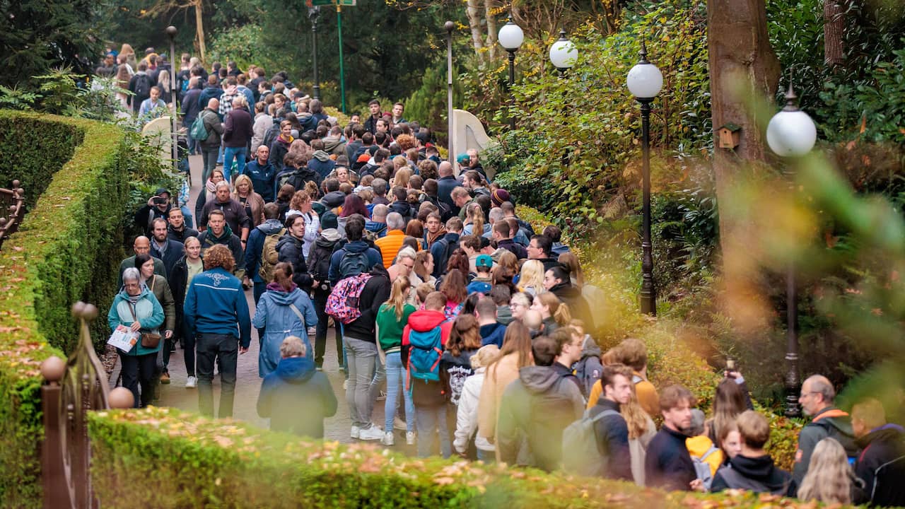 Efteling-bezoekers rond sluitingstijd nog 1,5 uur in de rij voor Danse ...