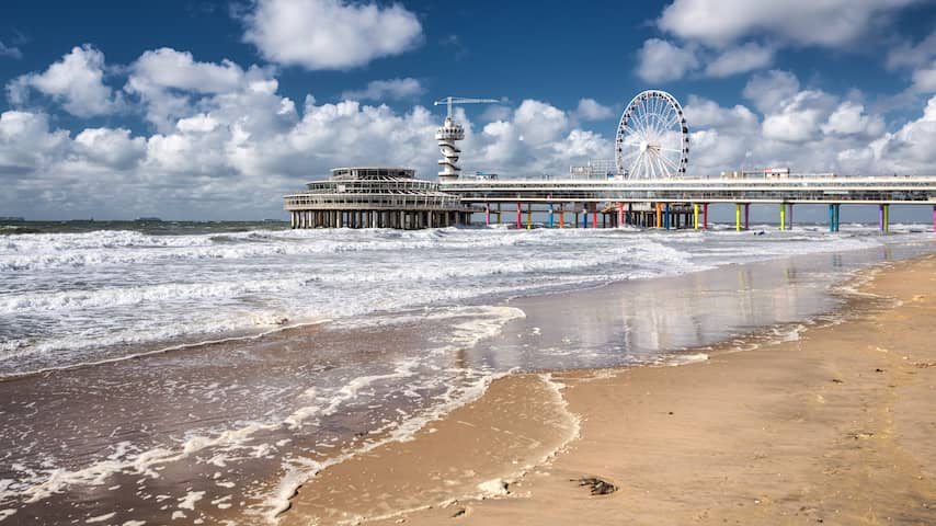 Strand van Scheveningen heeft er een flinke lading nieuw zand bij ...