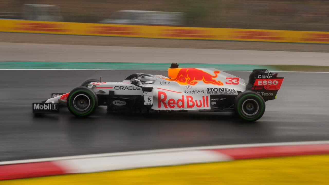Verstappen klokt tweede tijd in natte laatste training GP Turkije | Formule 1 | NU.nl