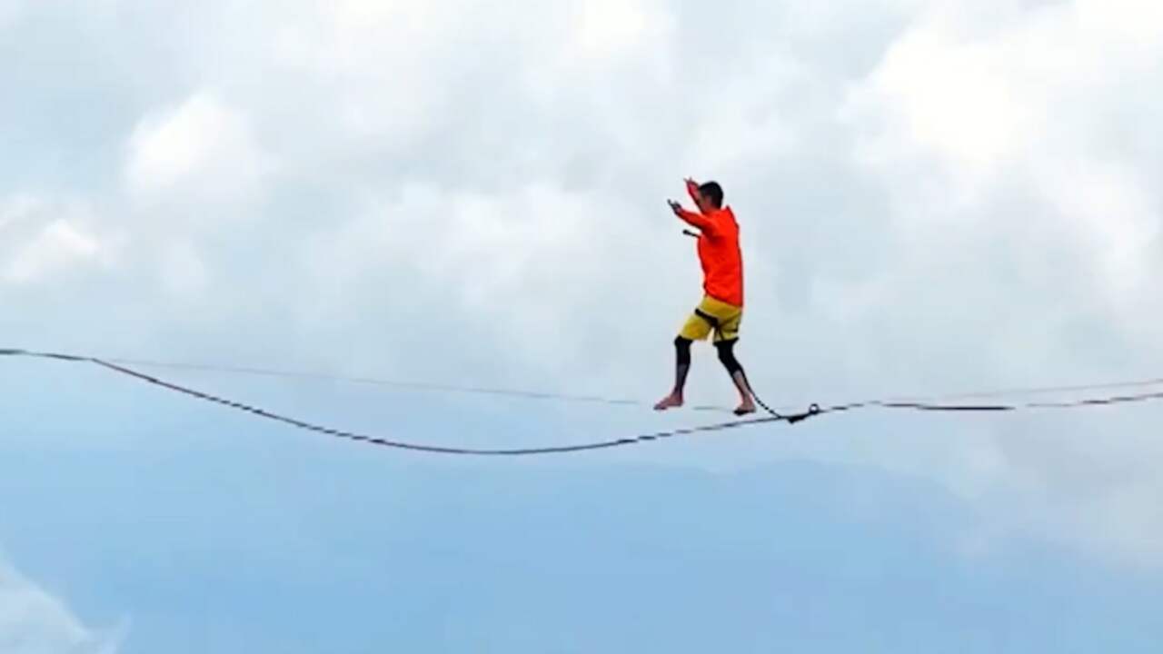 Atleet snelwandelt naar wereldrecord op slackline | NU.nl