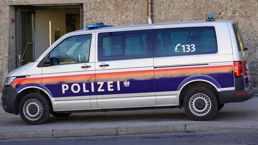 Ontvoerd meisje (6) in Oostenrijk redt gezin na auto-ongeluk door SOS ...