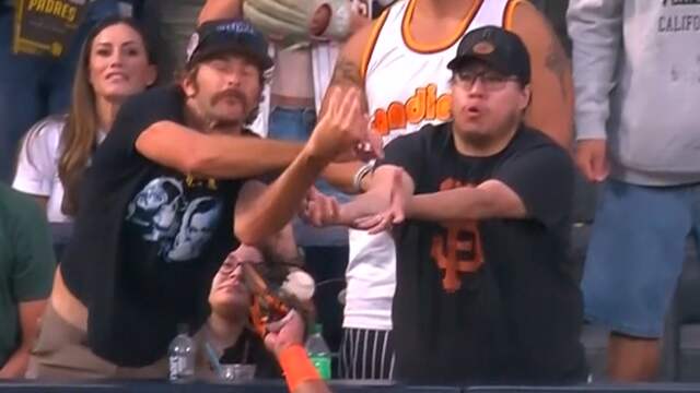 Nederlandse vakantiegangers filmen zware hagelbui op tent bij Gardameer ...