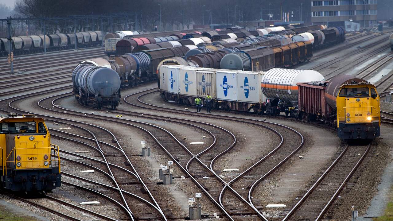 Drie mannen uit Bergen op Zoom opgepakt voor drugssmokkel onder trein ... Drie mannen uit Bergen op Zoom opgepakt voor drugssmokkel onder trein ...