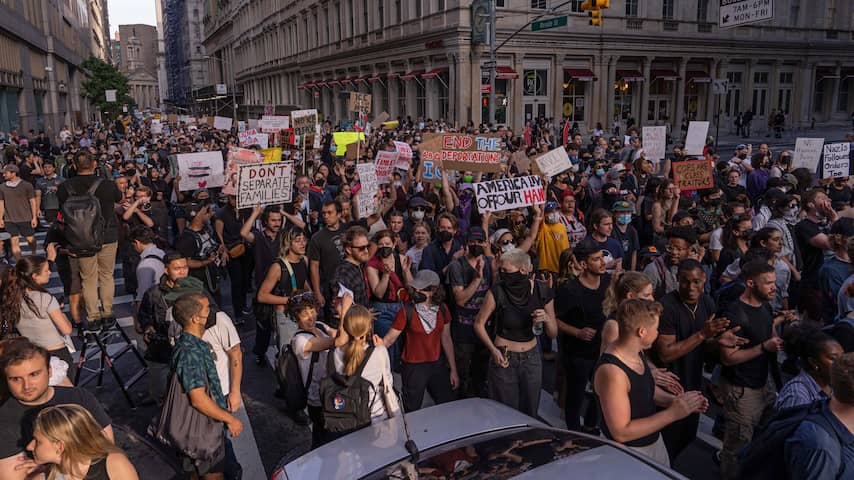 Honderdduizenden Amerikanen protesteren tegen Trump op 'No Kings Day ...
