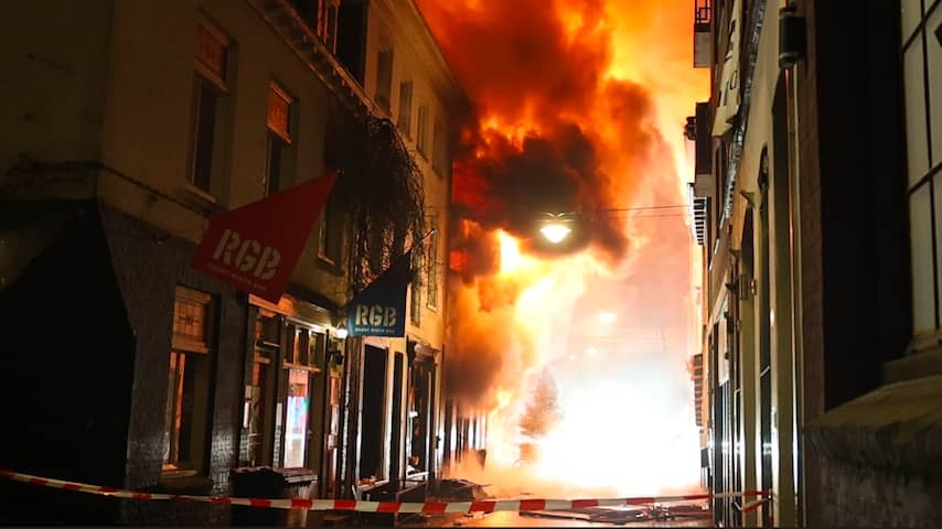 Grote brand in centrum van Arnhem, meerdere historische gebouwen ...