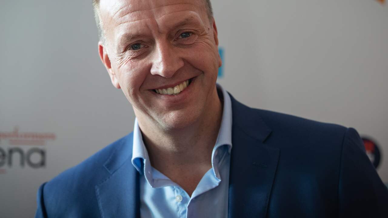 Zanger Jannes snapt niet dat hij niet op televisie te zien is | Muziek ...