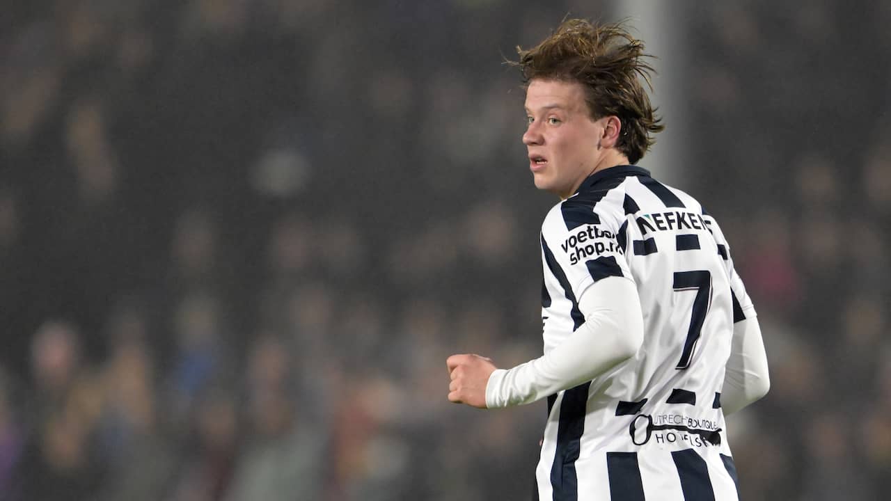 Ajax-beul Tim Pieters was bijna prof, maar gaat nu voor nieuwe ...