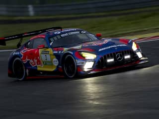 Verstappen helpt zijn team in de nacht op de Nürburgring weer naar ...
