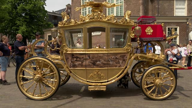Man toont zelfgebouwde Gouden Koets zonder omstreden zijpaneel | NU.nl