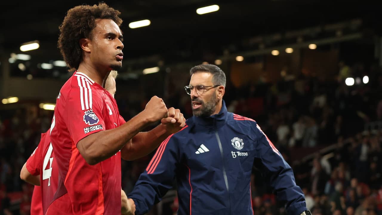 Ten Hag looft Zirkzee na goal en snelle aanpassing: 'Liep eerst ...