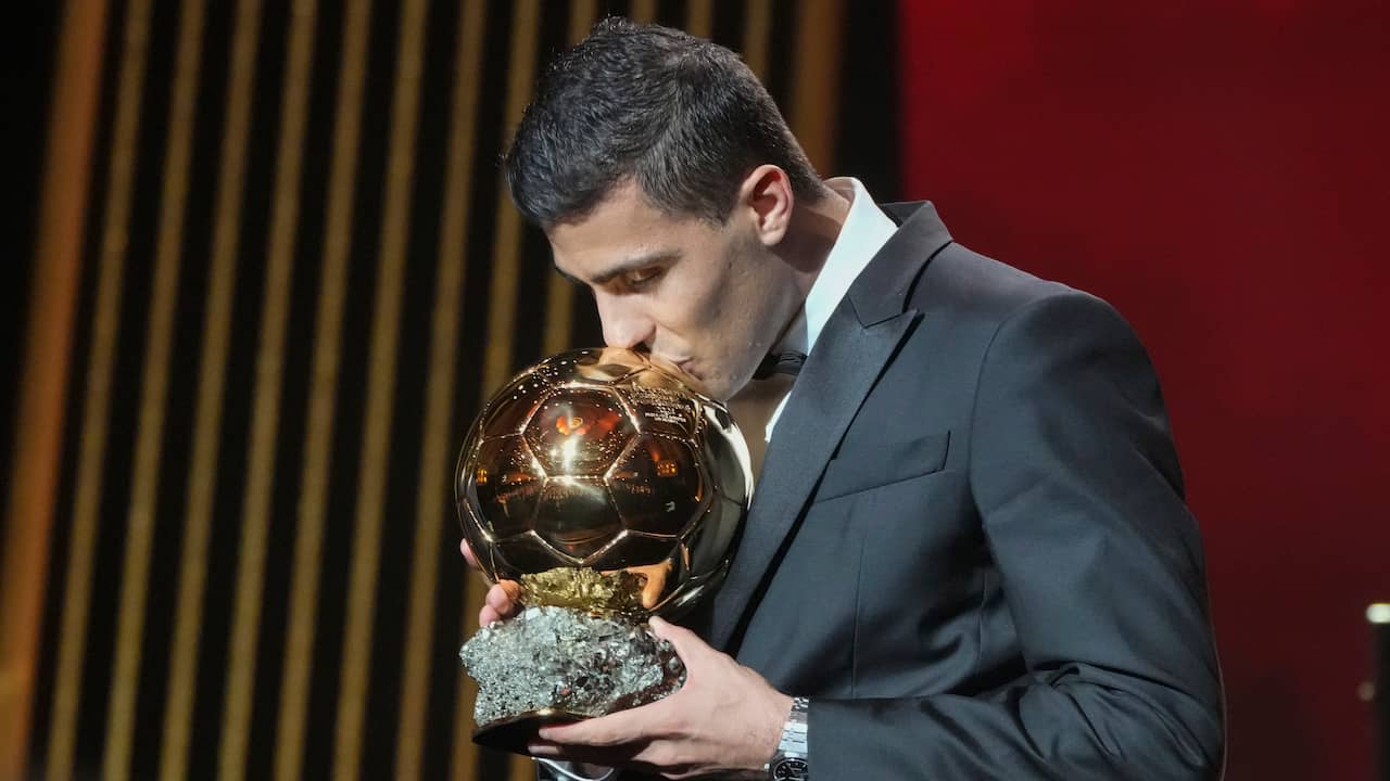 Europees kampioen Rodri verovert Gouden Bal en volgt Lionel Messi op ...