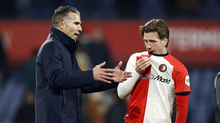 Van Persie geniet ondanks valse start van debuut als coach van ...