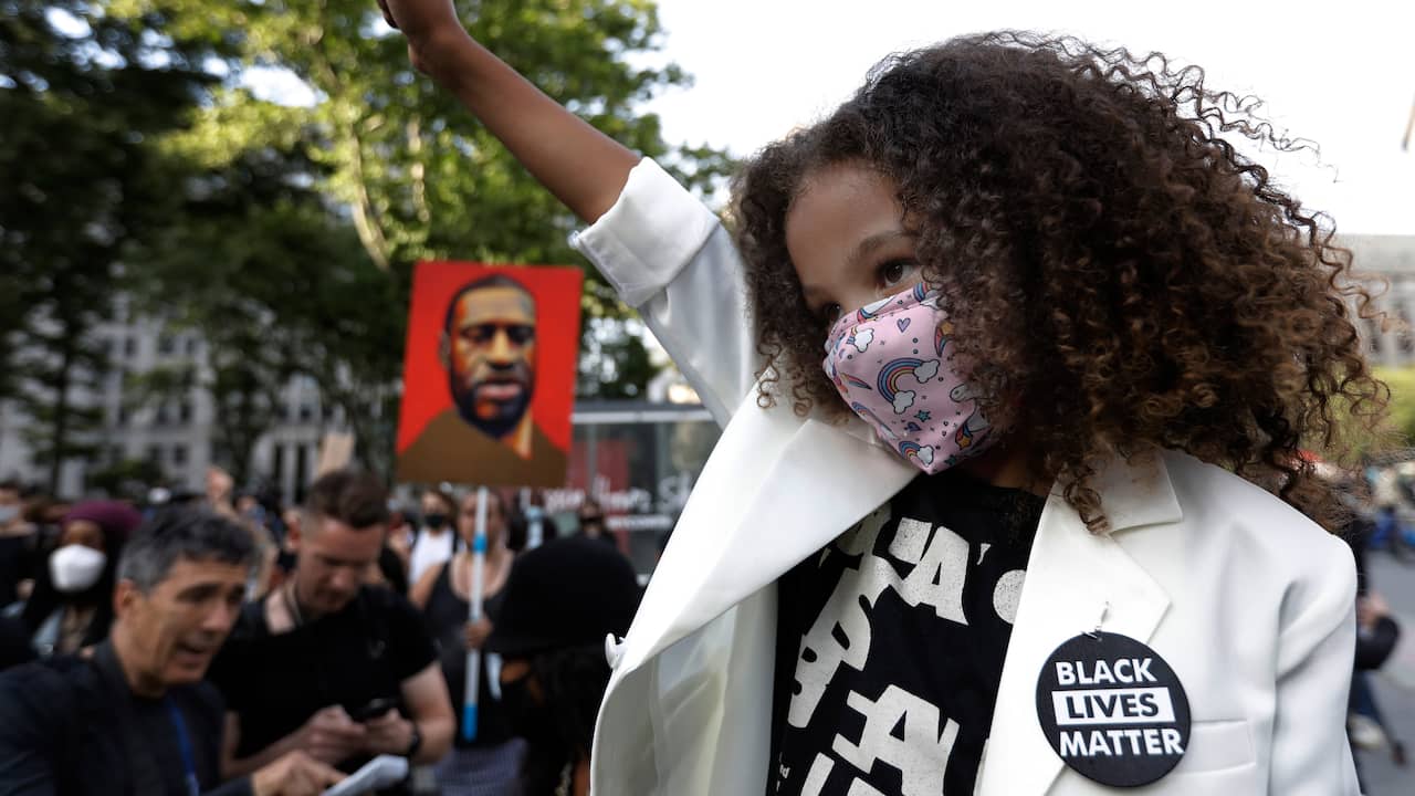 Ex-agent Derek Chauvin moet 22,5 jaar de cel in voor doden George Floyd | Buitenland | NU.nl