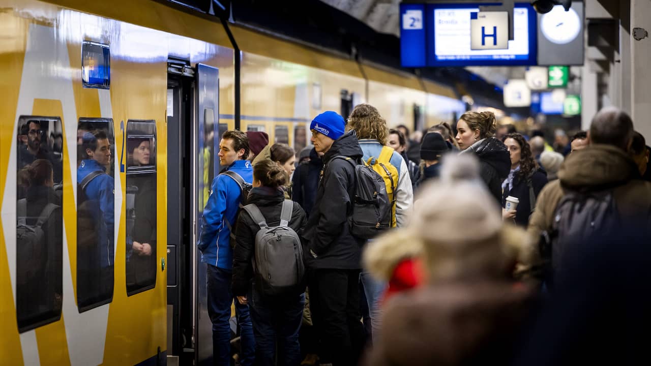 NS wijst spitsreizigers op alternatieve treinen in september: 'Genoeg ...