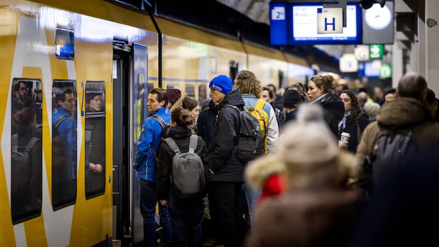 NS wijst spitsreizigers op alternatieve treinen in september: 'Genoeg ...