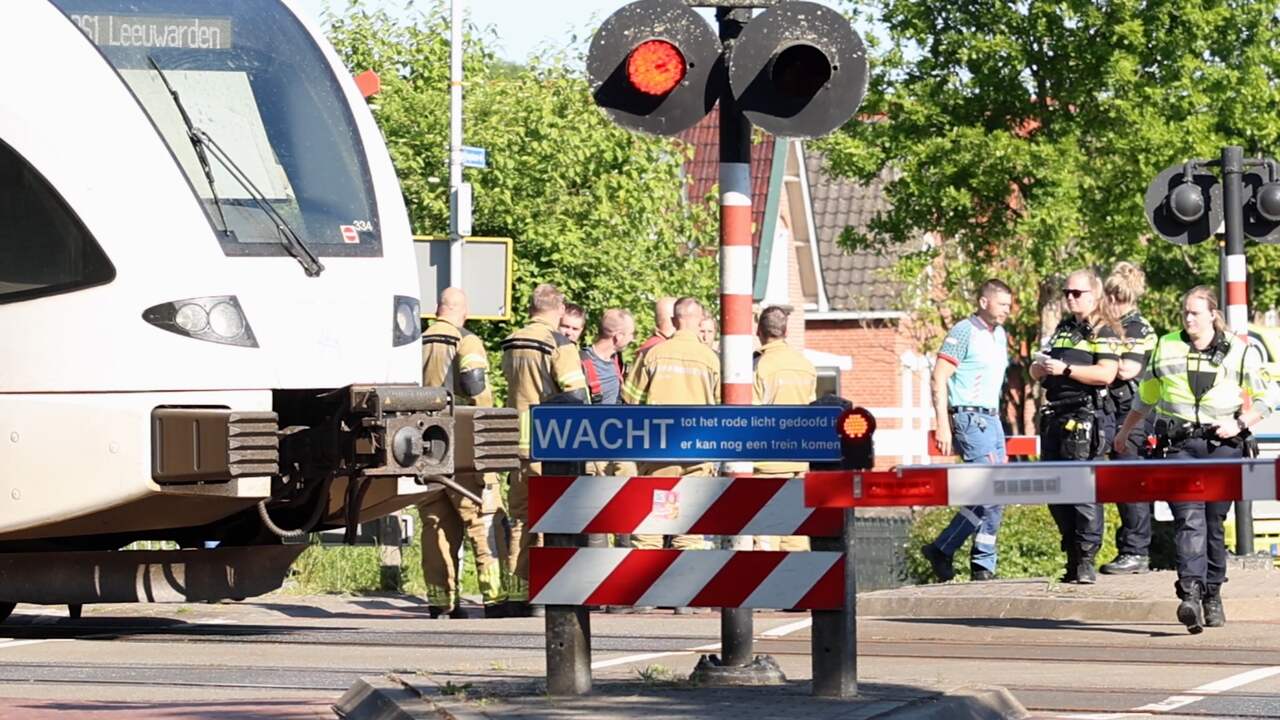 Jongen op step zwaargewond na botsing met trein in Fries dorp ...