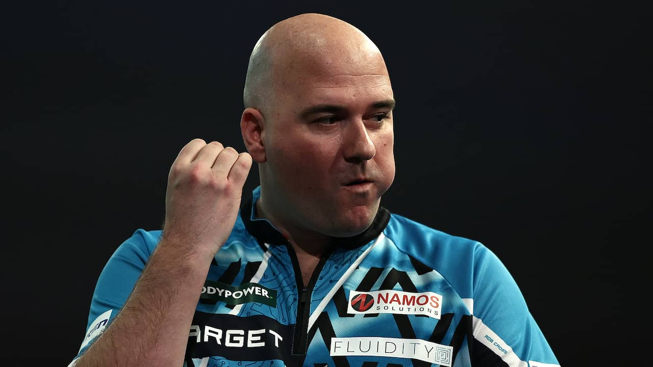 Cross maakt obsceen gebaar tijdens WK darts | NU.nl