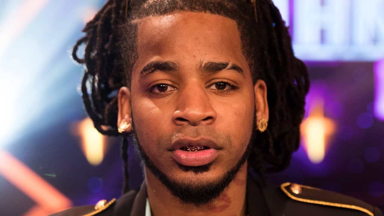 Vriendin rapper Keizer naast snelweg bevallen van zoon Given ...