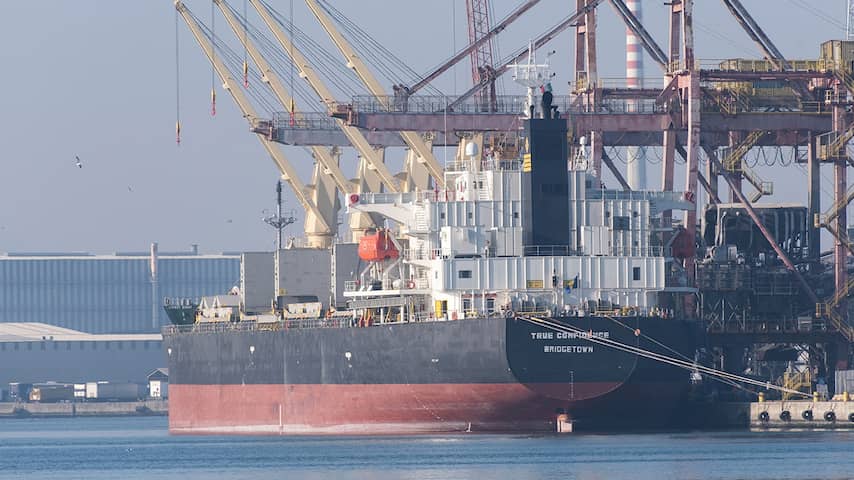 Zeker drie doden bij eerste fatale aanval van Houthi-rebellen op schip ...