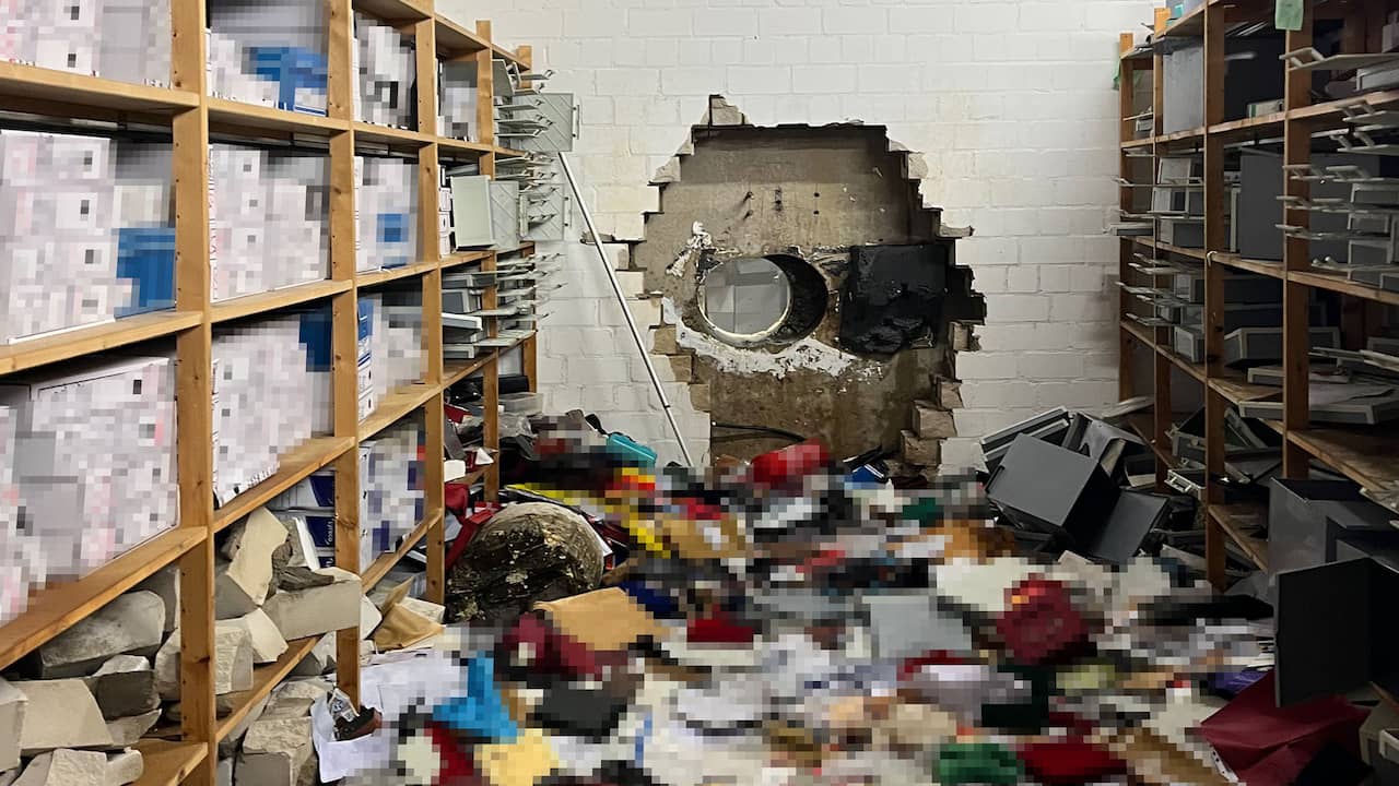 Inbrekers boren gat in kluismuur van bank in Duitse stad Gelsenkirchen ...