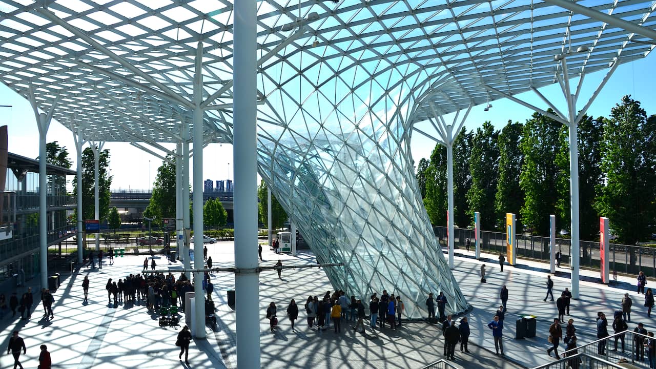 Geen buitenbaan, maar Milanese congreshal is schaatslocatie tijdens ...