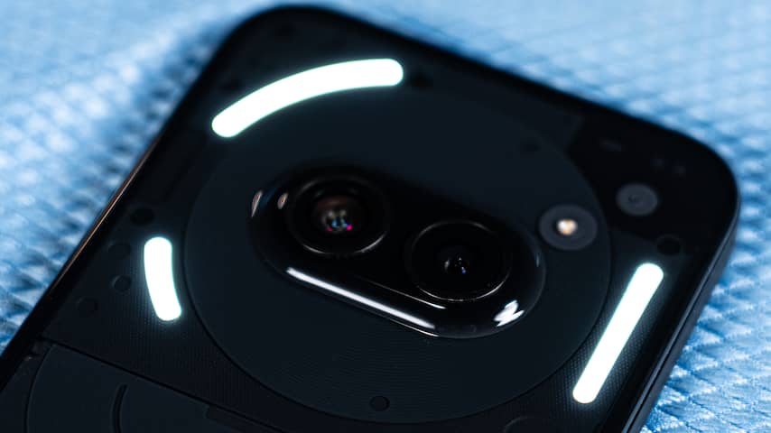 Review: Nothing Phone (2a) is een budgettelefoon die luxe aandoet ...