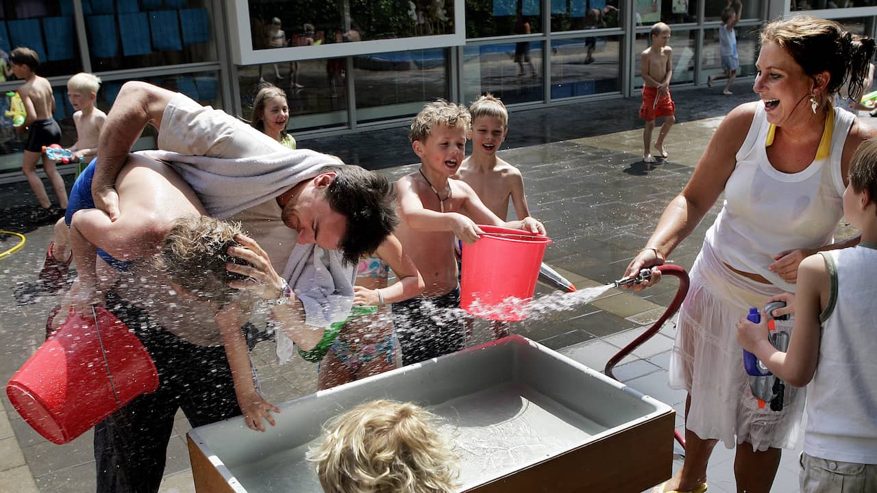 Onderwijsbond begrijpt kritiek op tropenrooster: 'Verbouwen is betere ...