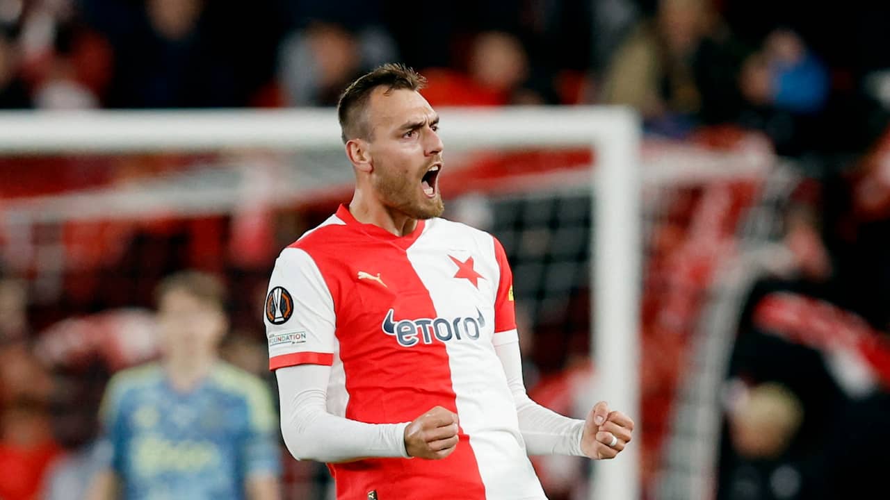 Ajax worstelt zich naar gelijkspel in Europa League-duel met Slavia ...