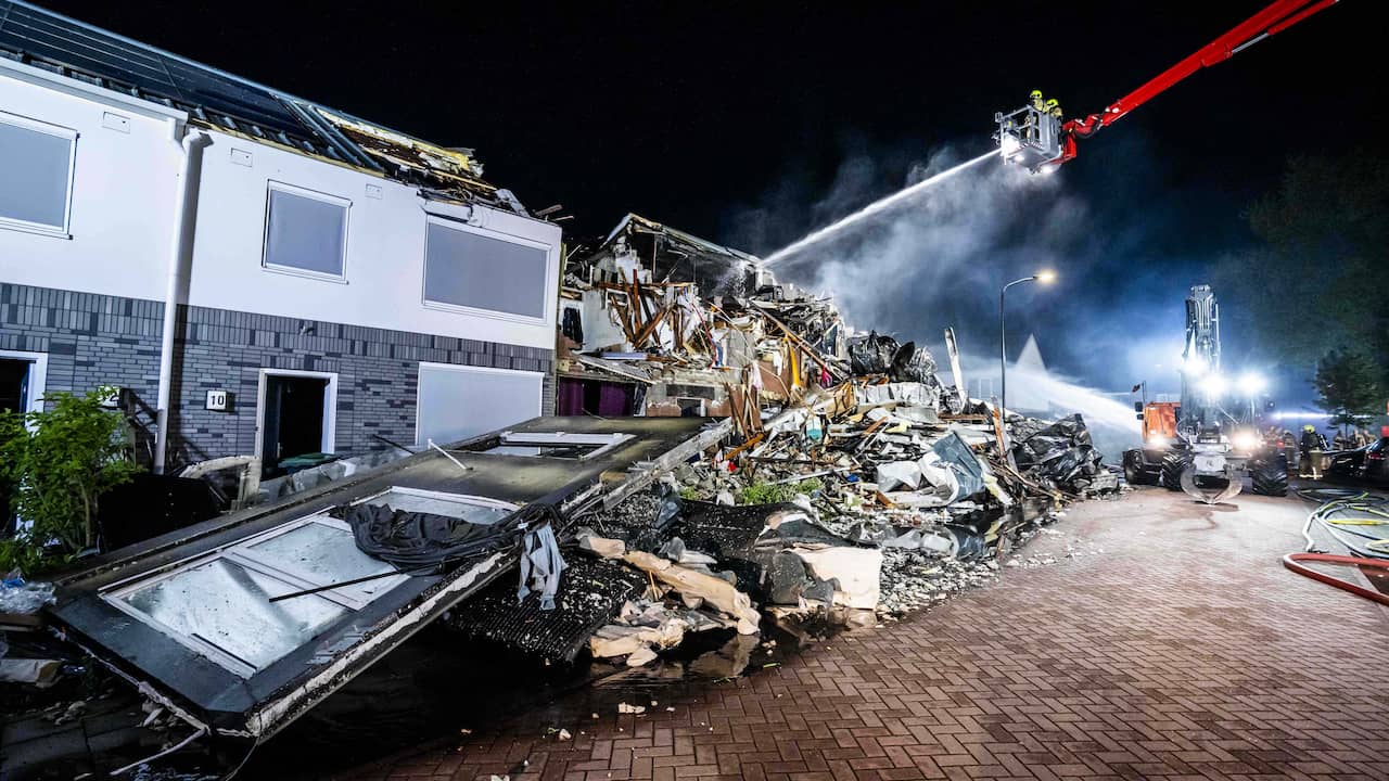 Vier woningen verwoest door grote brand in Didam, 24 mensen geëvacueerd ...