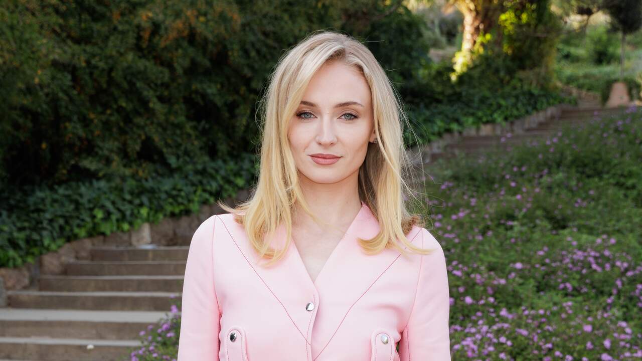 Sophie Turner worstelt na scheiding van Joe Jonas met alleenstaand ...