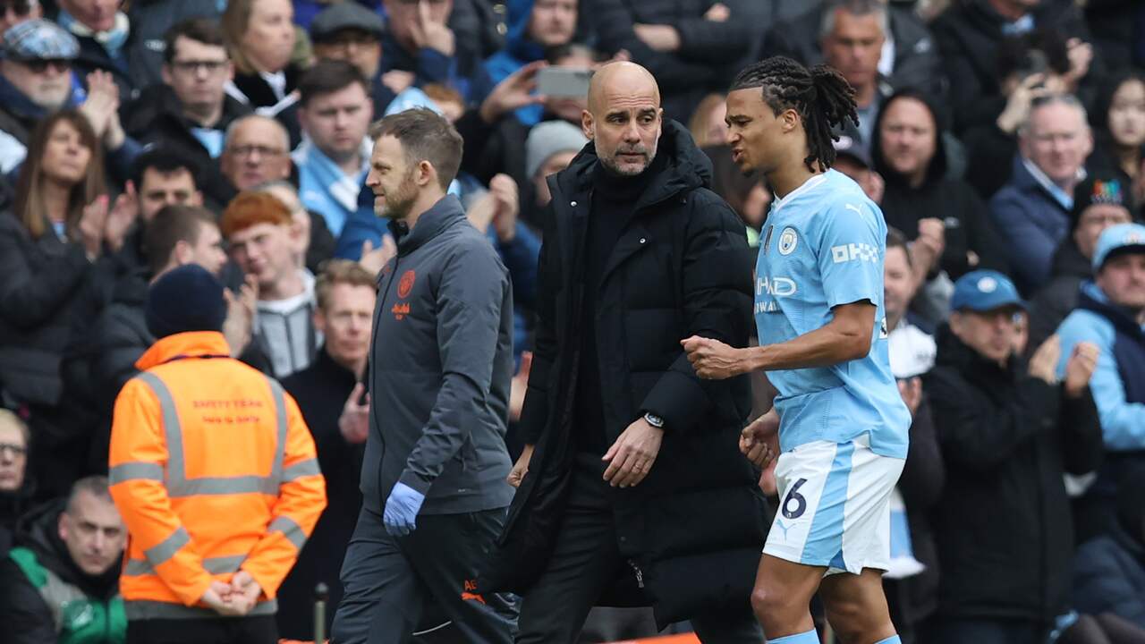 Manchester City-coach Guardiola verwacht dat Aké langere tijd uit ...