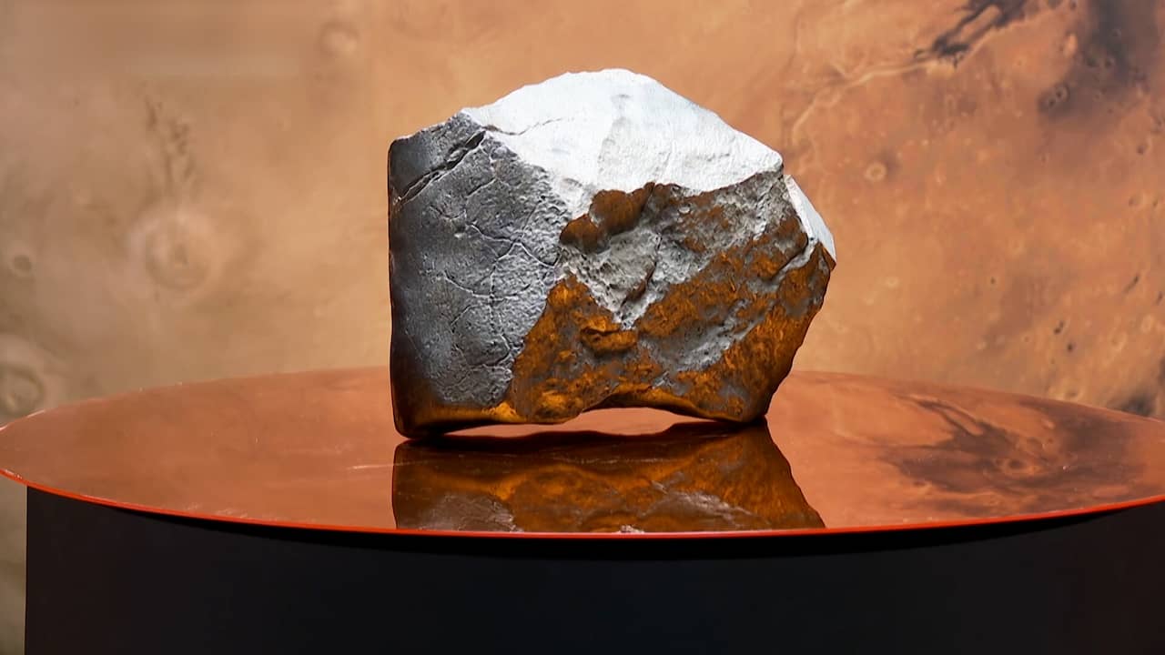 Grootste meteoriet van Mars geveild voor ruim 5 miljoen euro | NU.nl