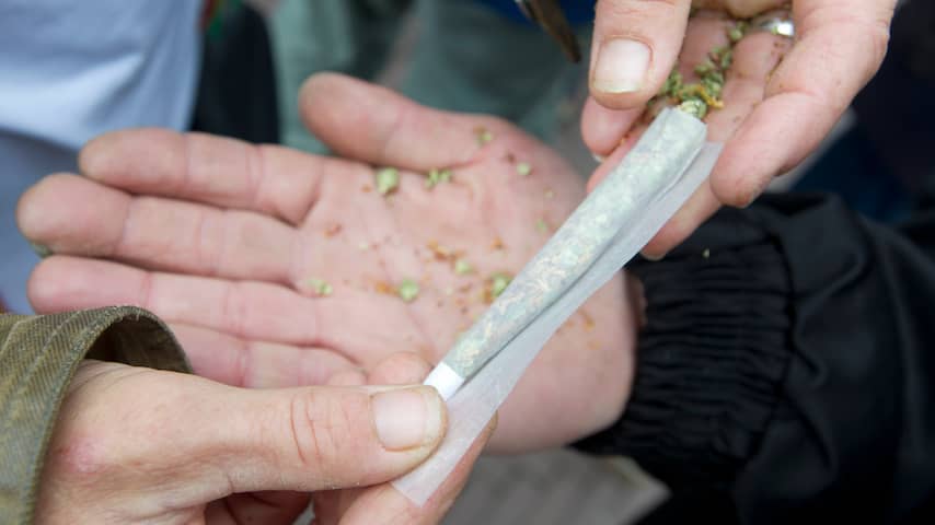 Politie vindt 3.000 kilo hasj in loods in Geleen | Binnenland | NU.nl