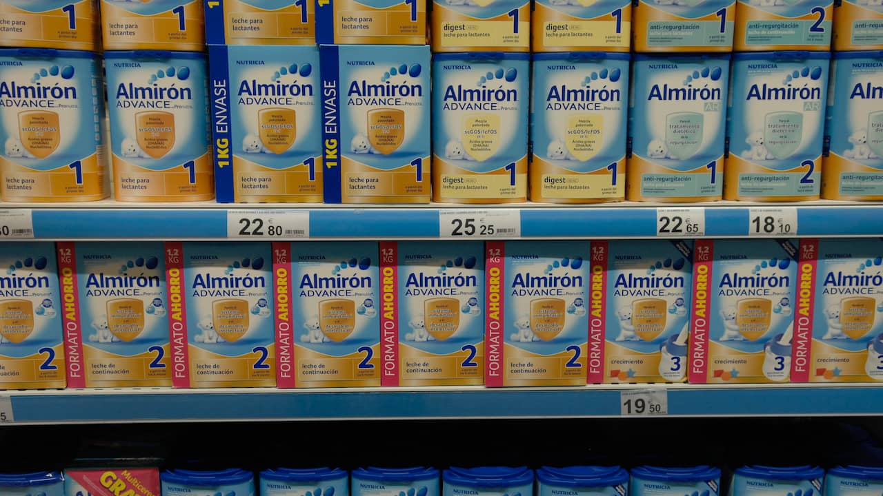 Ook Danone roept babyvoeding terug na berichten over mogelijk giftige ...