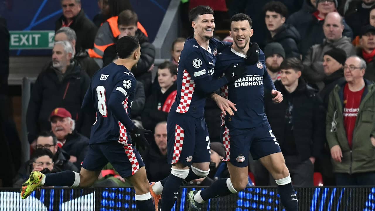 Arne Slot sprak met Liverpool-eigenaren na dreun van PSV: 'We vechten ...