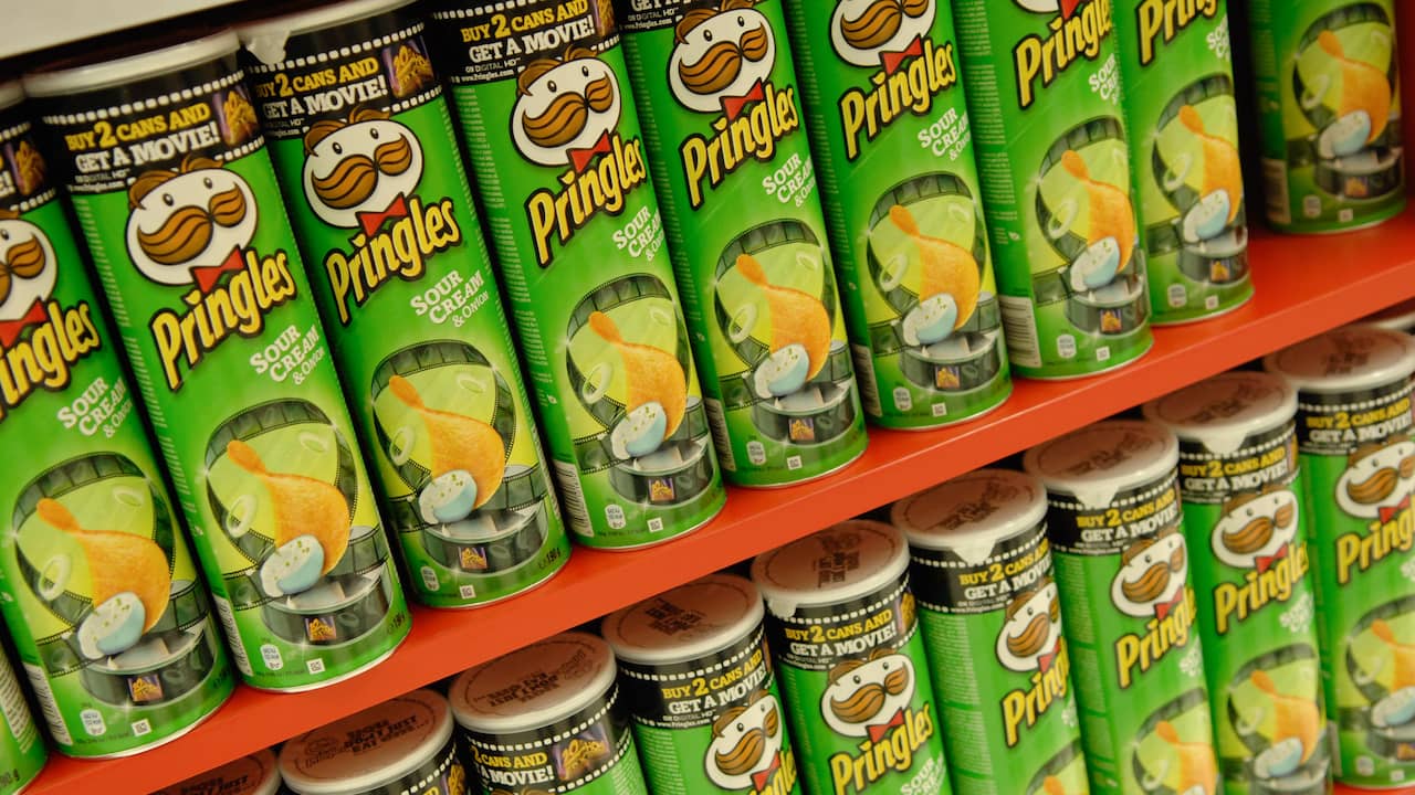 Pringles-bus verliest metalen bodem en kan straks bij oud papier ...