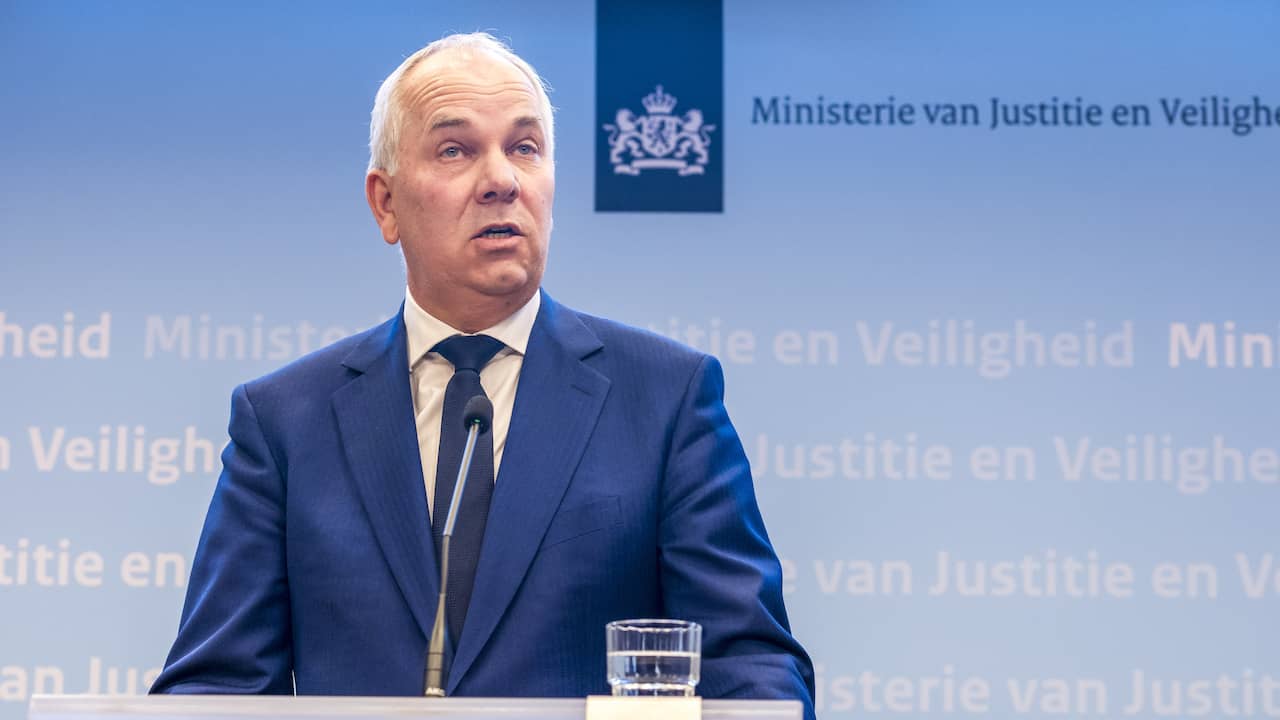 Kijk hier live naar het coronaverhoor met Pieter-Jaap Aalbersberg | NU.nl
