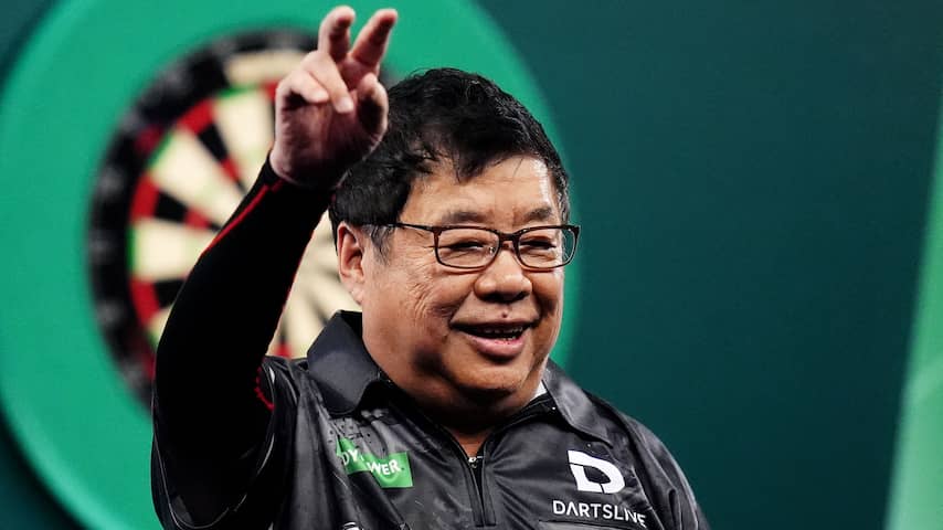 Paul Lim (71) straalt na zege en record op WK darts: 'Hier doe ik het nog voor' | Sport Overig ...