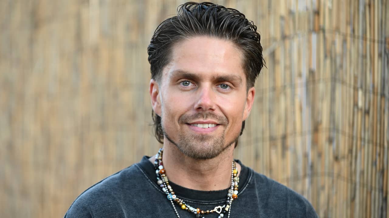 Relatie André en Roxeanne Hazes lijkt hersteld: zanger bezoekt optreden zus | Achterklap | NU.nl