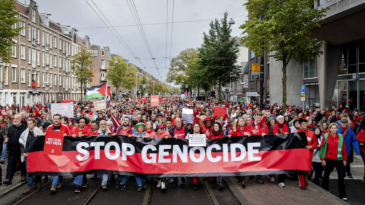 Organisatie meldt 250.000 deelnemers aan Rode Lijn-protest in Amsterdam ...